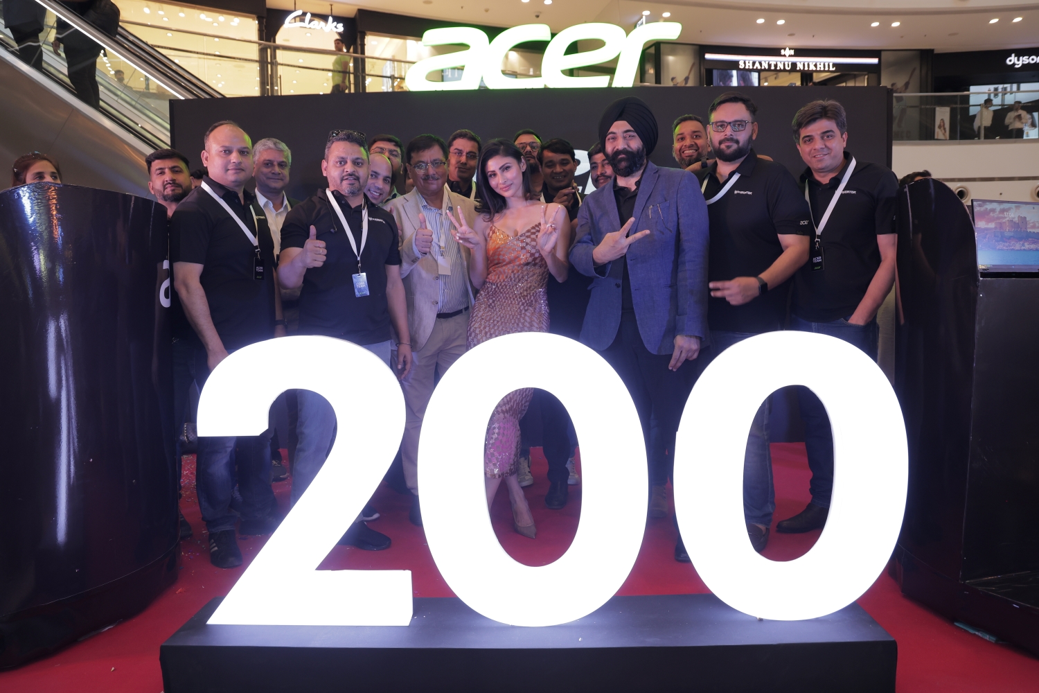 Acer hits double century with the launch of its 200th store in DLF Mall ...